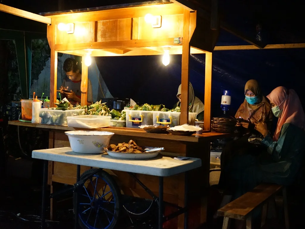 7 Tempat Makan Angkringan Rekomended dan Murah di Jogja - Harian Trust