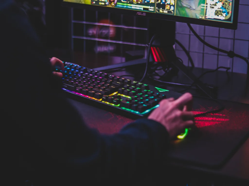 7 Warnet dan Internet Cafe Rekomended dan Murah di Jogja - Harian Trust