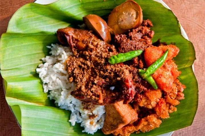 7 Tempat Makan Gudeg Rekomended dan Murah di Semarang - Harian Trust