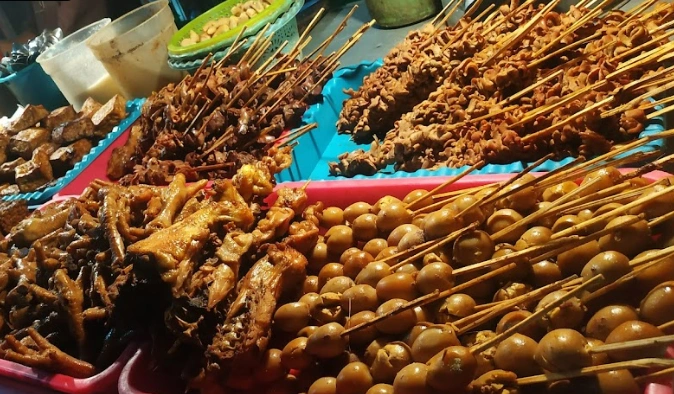 7 Tempat Makan Angkringan Rekomended dan Murah di Semarang - Harian Trust